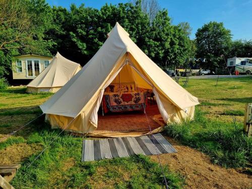 Japanese tent Secret garden glamping特伦托河上的纽瓦克（2024最新房价）